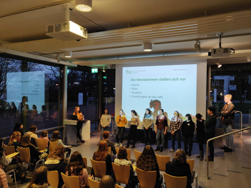 Into the ninth year with nine mentors: over 50 female pupils start at ...